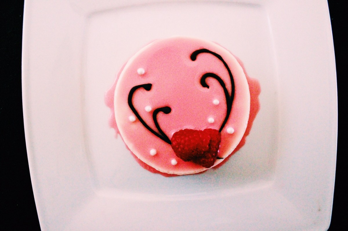 Red velvet-raspberry entremet – Freddy's Harajuku