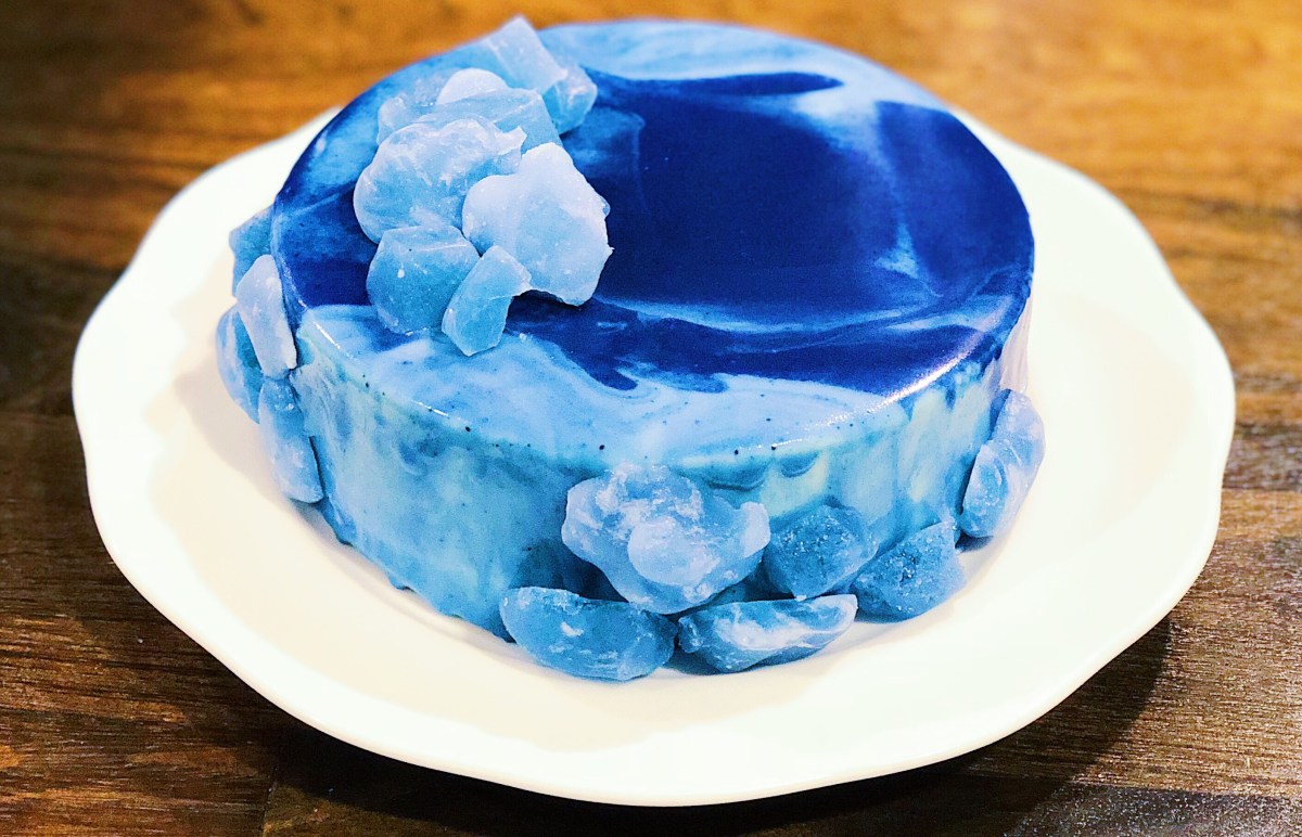 Blue skies, blue water mirror glaze cake – Freddy's Harajuku