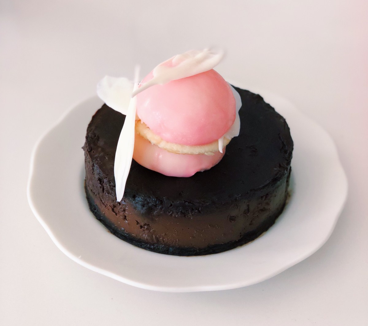 Angel and devil cake – Freddy's Harajuku