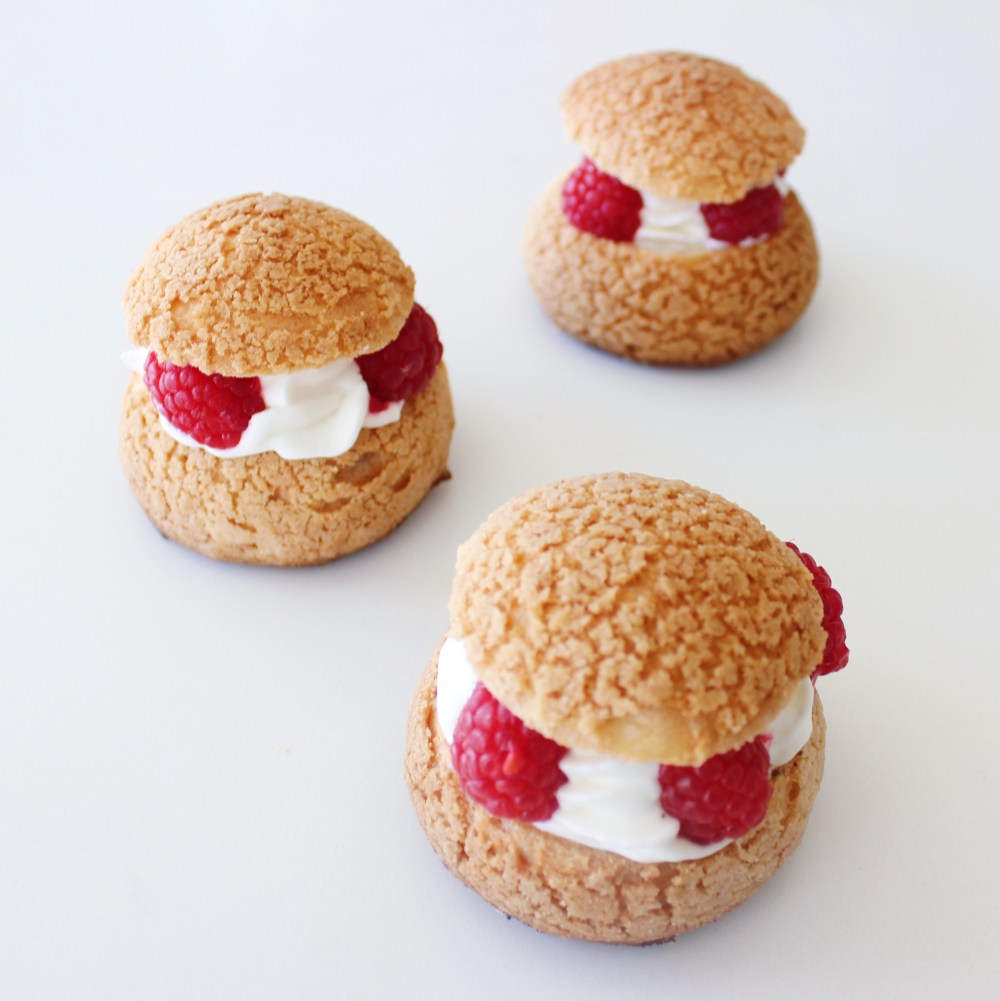 Raspberry craquelin choux – Freddy's Harajuku