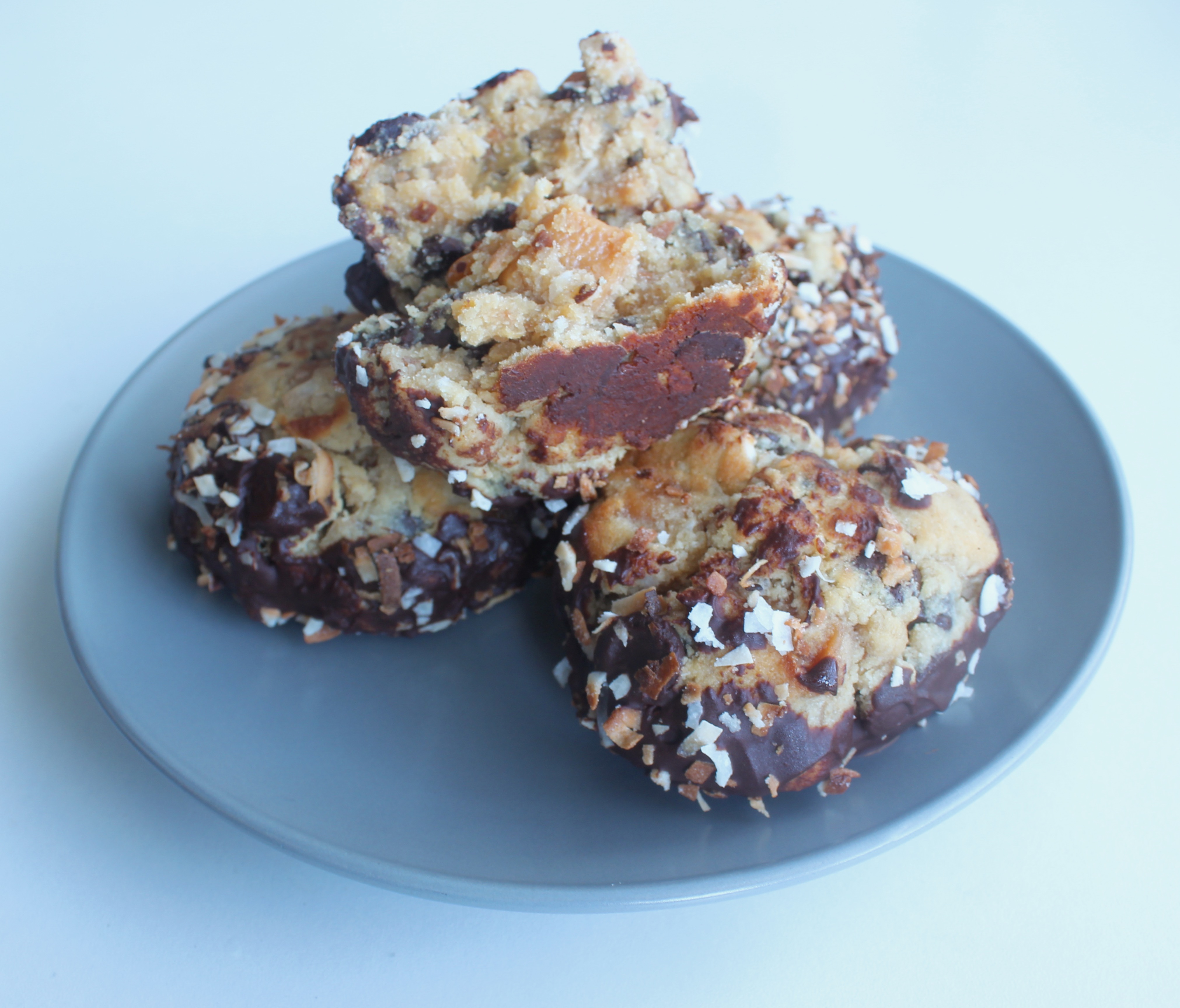 Coconut-Caramel-Chocolate “Levain” Cookies – Freddy's Harajuku