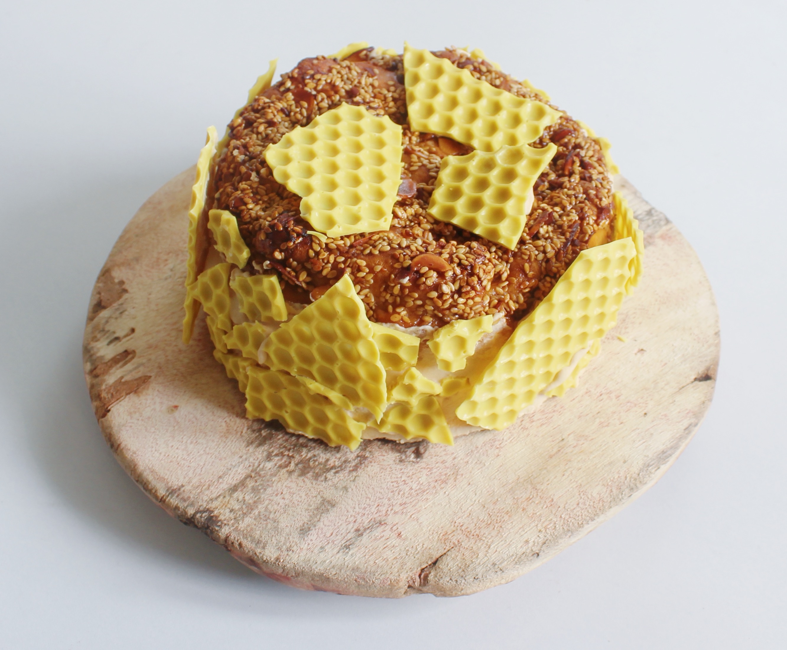 Burnt Honey Bee Sting Cake – Freddy's Harajuku